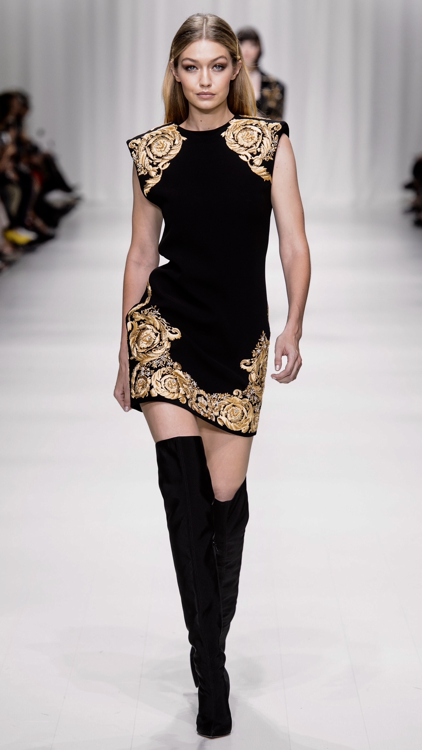 Best of VERSACE Spring 2018 • IN FASHION daily Best of VERSACE Spring 2018 • IN FASHION daily