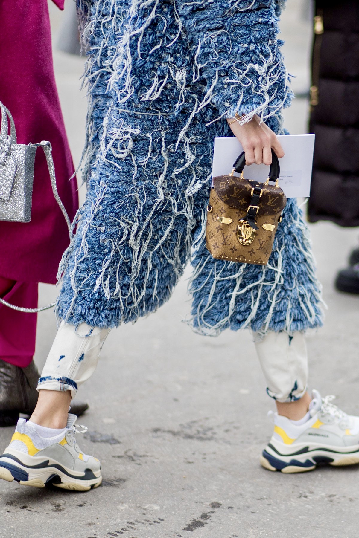 Mini bags are still on trend! #streetstyle - IN FASHION daily